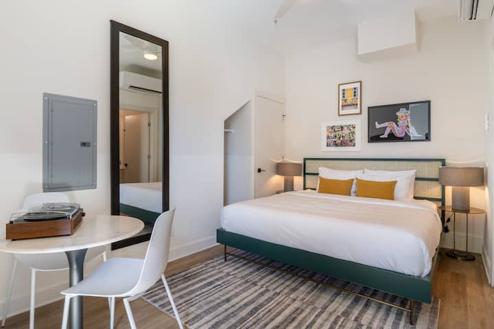 The Conway | Group Retreat | Sleeps 28 - Nashville, TN