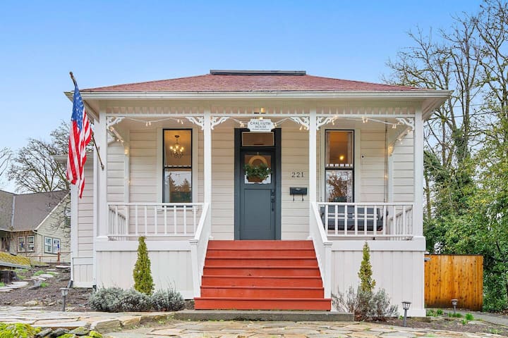 Historic Charm | Heart Of Oc - Oregon