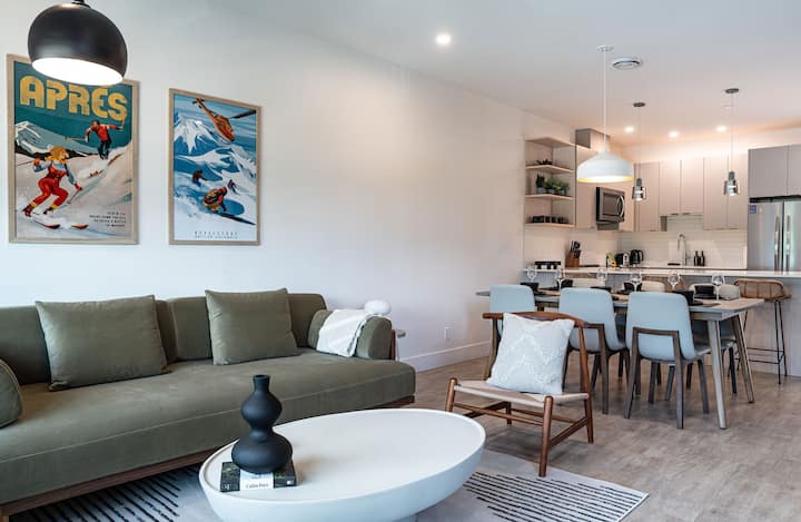 Prime Revy Penthouse - 2 Bedroom With Hot Tub - Revelstoke Mountain Resort, BC