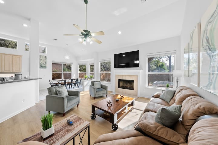 Huge Oasis! 5/4 House W/ Hot Tub Beautiful! - San Antonio