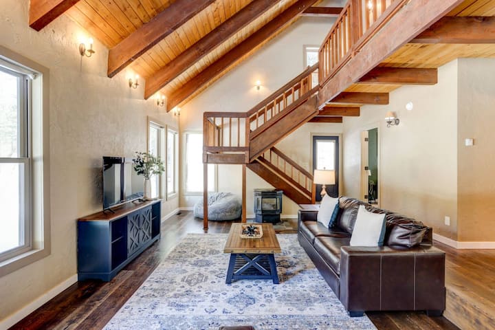 Fantastic Forested Escape, *Pet Friendly*, Open - Sisters, OR