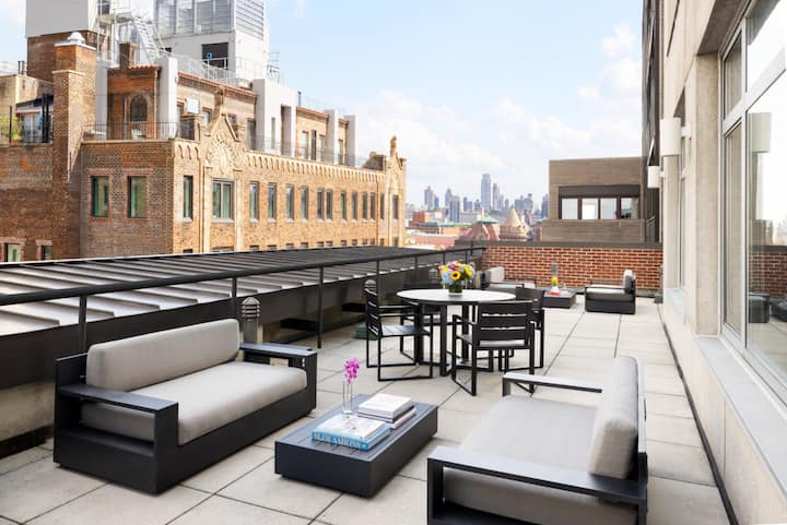 Near Lincoln Center + On-site Dining. Balcony. Gym - New York
