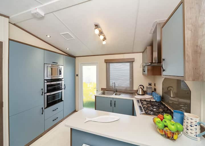 Superior Caravan 4 - Praa Sands