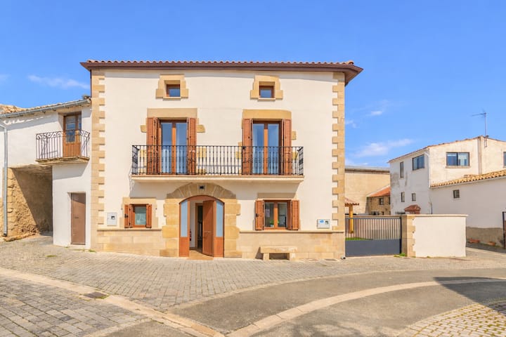 Amplia Casa Rural Con Barbacoa Y Jardín En Navarra - Navarre