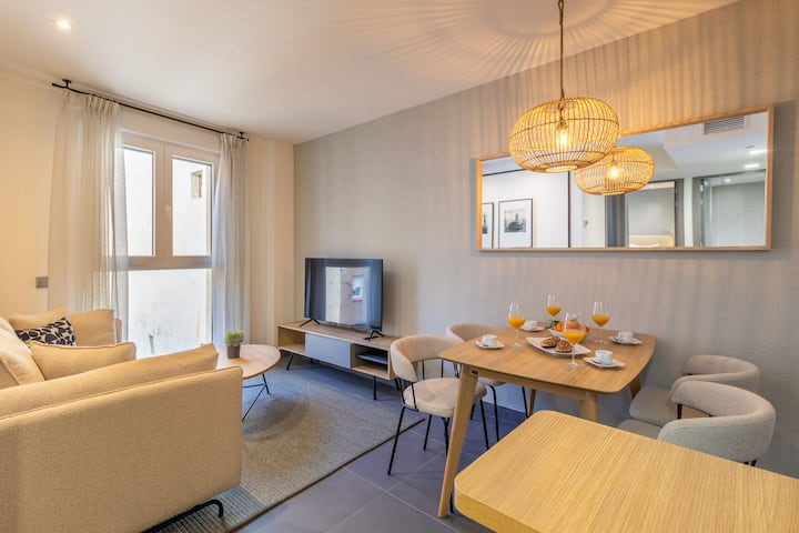 Latina Near Famous Rastro - Madrid