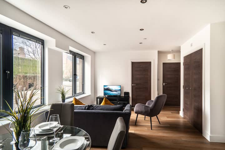 Stay Zeni, Alexandra Rise Manchester Roomy 1 Bed - Altrincham