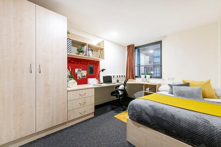 Bright Ensuites In Sheffield - Sheffield, UK