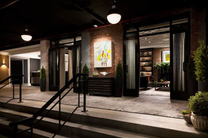 Vintage Charm | Sightseeing. Museums - New York