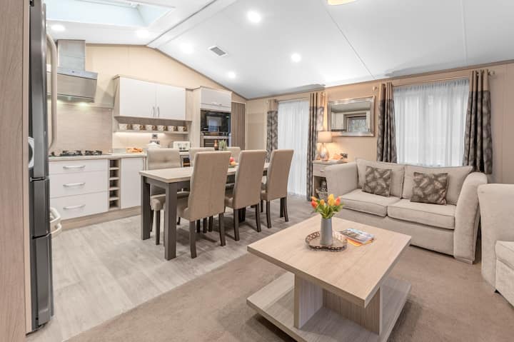 Dizzy Ducks Lodge - Pet Friendly, Family Lodge - Ambleside