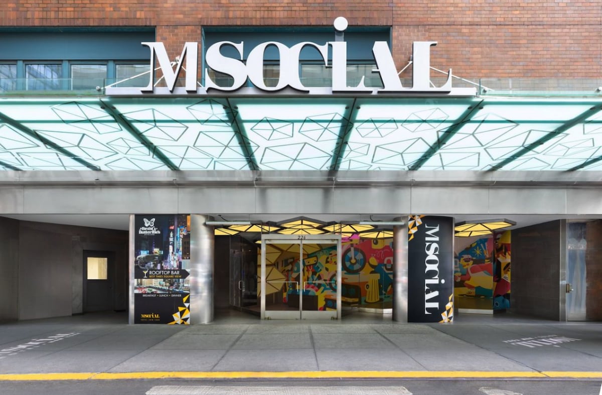 Dazzling Oasis | Times Square. Restaurant - Hotels for Rent in New York ...