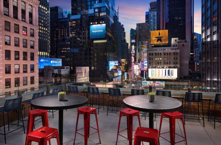 Broadway Block | Rooftop Bar Views. Dining On-site - New York (staat)