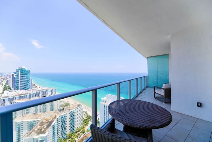 Beachfront Luxury Condo In Hollywood - Hallandale Beach, FL