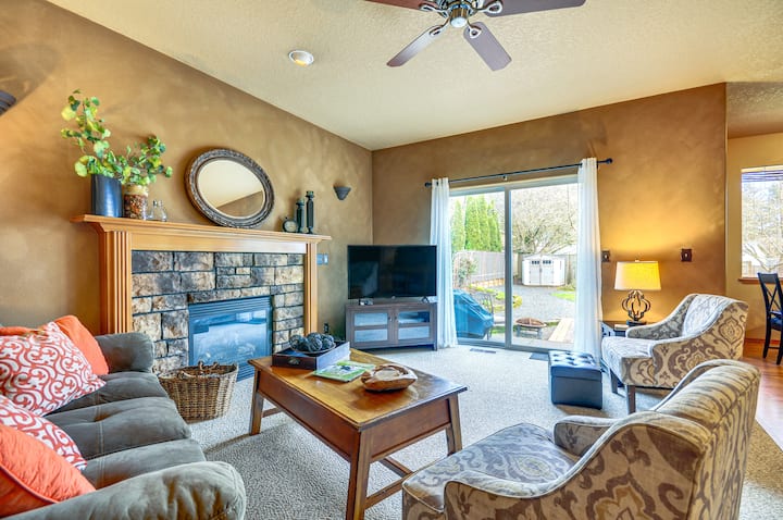 Lovely Dundee Home W/ Private Yard & Fire Pit! - Dundee, OR