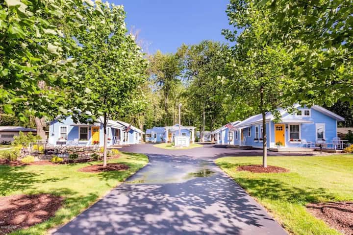 Herons Nest - Sleeps 28 I All 6 Private Cottages - Benton Harbor, MI