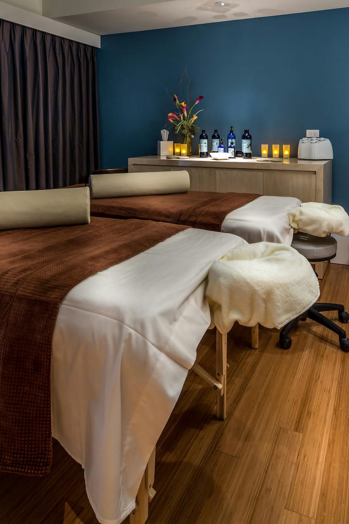 Onsite Spa And Indoor/outdoor Rooftop Bar - Chicago