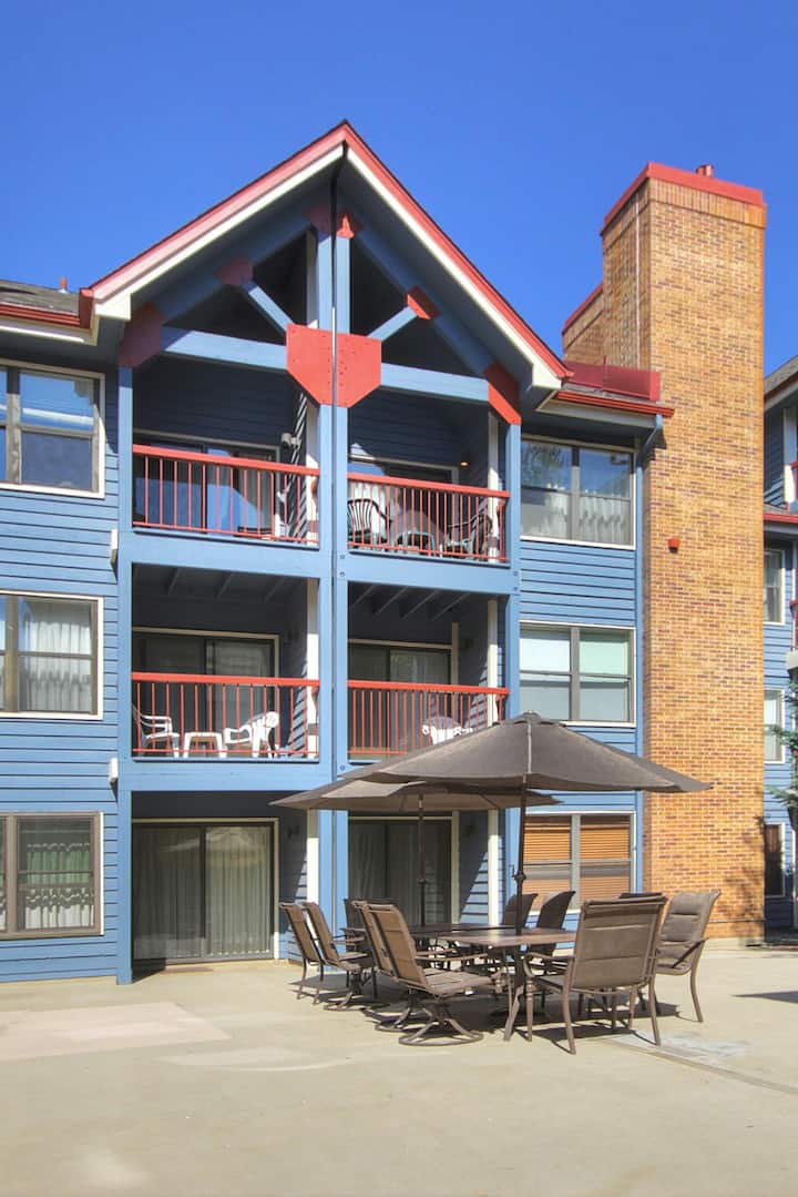 Steps From Charming Main St. Shops & Dining - Breckenridge, CO