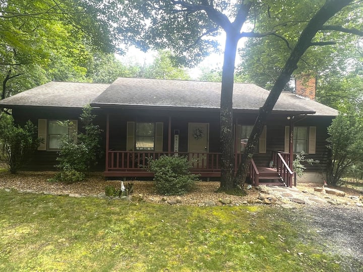 Newly Remodeled - Pet Friendly - Firepit - Games - Massanutten, VA