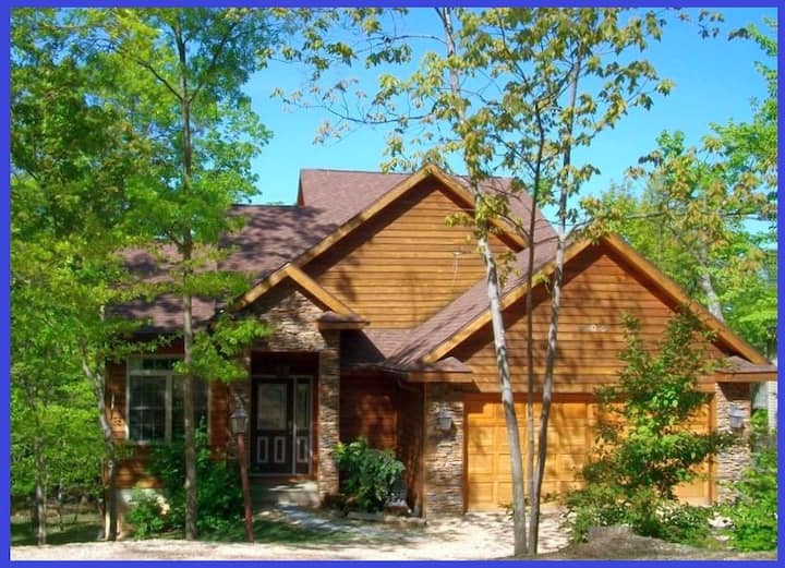 Cozy Mountain Top Cabin; Screened In Deck & Grill - Harrisonburg, VA