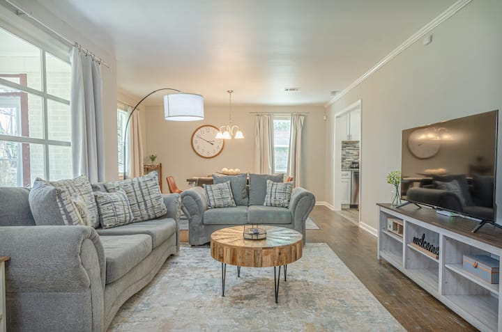 Midtown Military Stay W/ Porch & Game Room - Columbus, GA