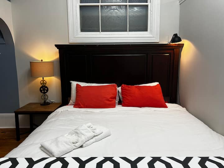 Timeless Comfort, Downtown Halifax Living - Halifax, Canada