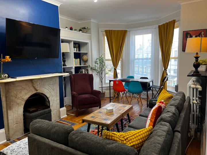 Modern Amenities, Historic Charm, 4-bdrm Retreat - Halifax, Canada