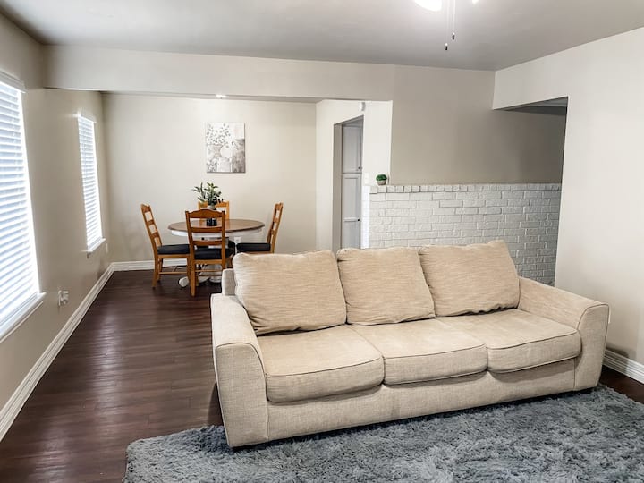 5 Min To Beach & Downtown: Sleeps 5, Budget Stay - Corpus Christi, TX
