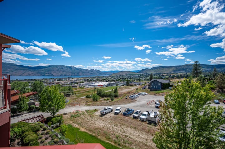 Top Floor Condo At Amenity Rich Resort! 406 - West Kelowna