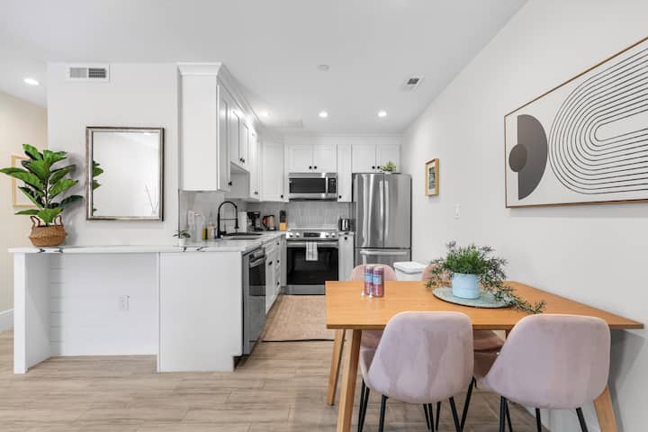 Central 2-br City Sanctuary - Commuter-friendly - Chinatown, DC