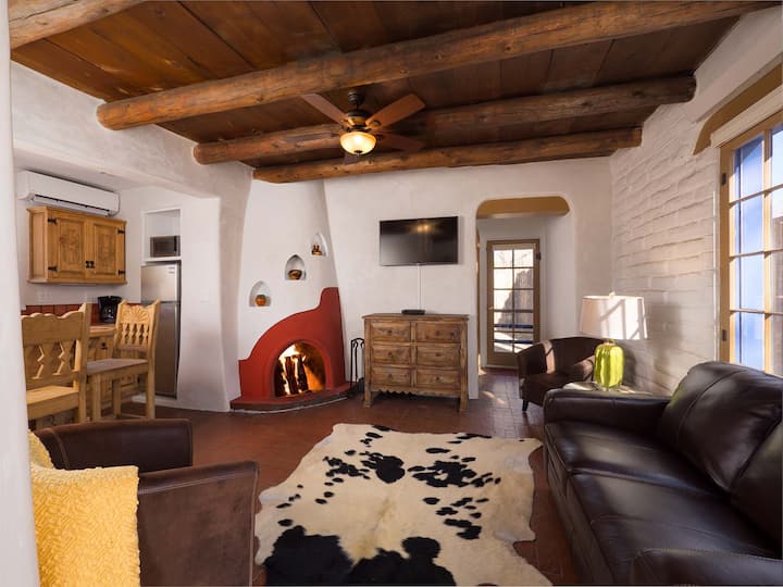 Besos - Walk To The Plaza, Kiva Fireplace - Santa Fe, NM