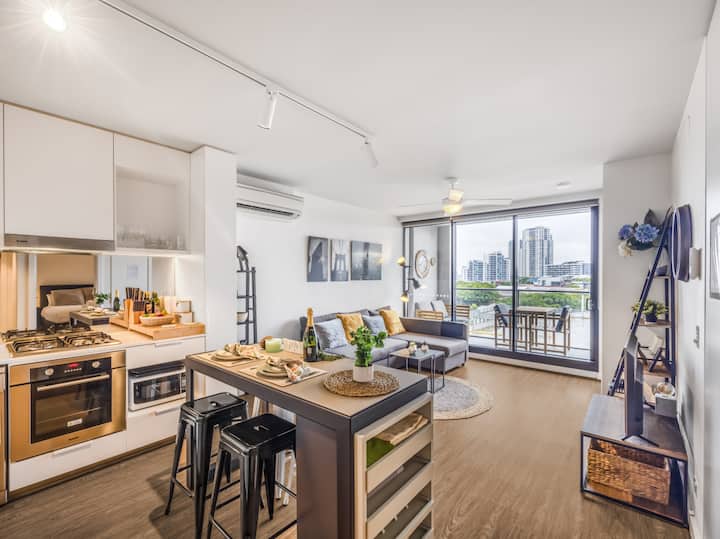 Modern & Homely 2br Apt W/parking @Bowen Hills - Brisbane