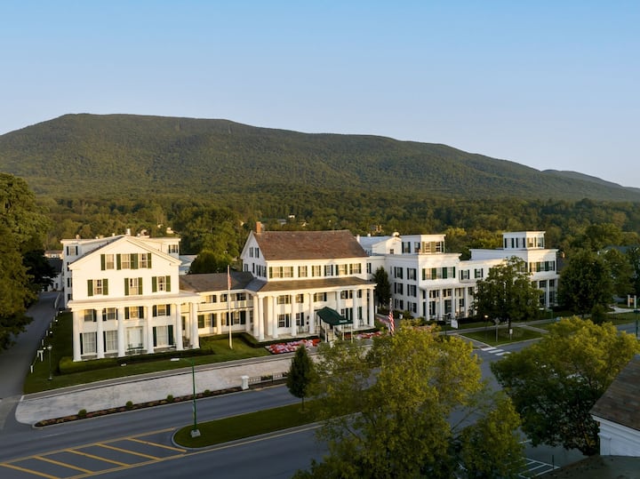 Cozy Quarters | 2 Queen + Mountain View - Manchester, VT