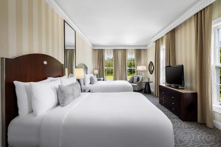 Enchanting Equinox | 2 Queen Room + Fine Cuisine - Manchester, VT