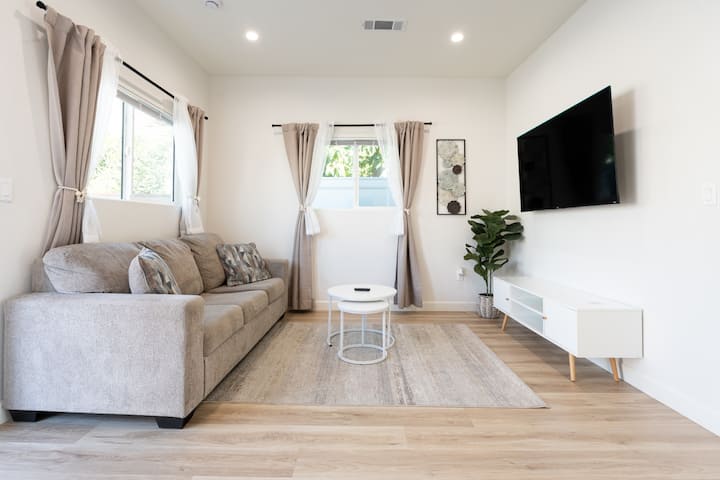 King Bed Near Universal Studios Private Patio 101 - Burbank, CA