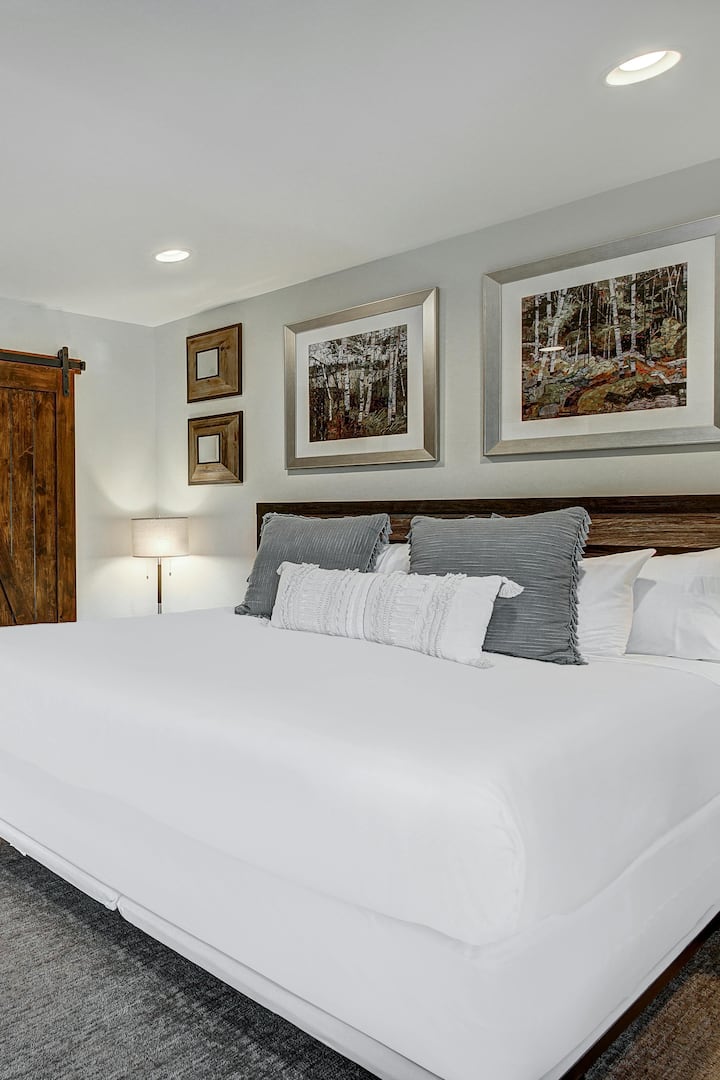 Prime Slopeside Home Base - Breckenridge, CO