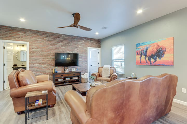 1/2 Mi To Grand Lake: Home W/ Furnished Deck! - Grove, OK