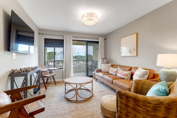 Central Location, Pool, Beach - 204a Oceanside - マウントプレザント, SC