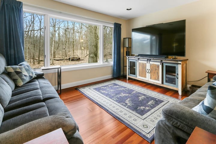 Less Than A Mile To Geneva Lake |Rec Room |Wet Bar - Lake Geneva, WI
