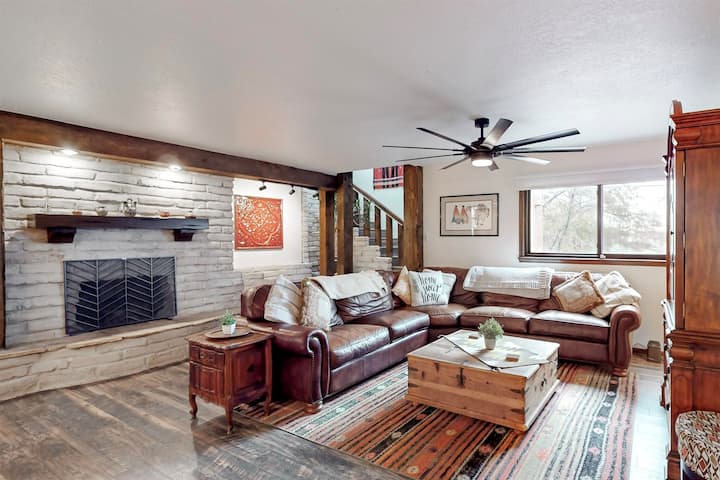 Spacious 2300 Sq Ft| Hiking Retreat| Rooftop Deck - Albuquerque, NM