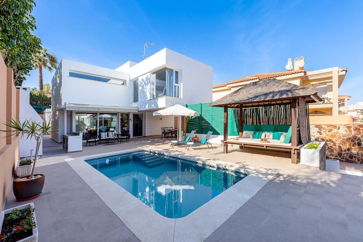 Modern Villa In Playamar For 10 - Torremolinos