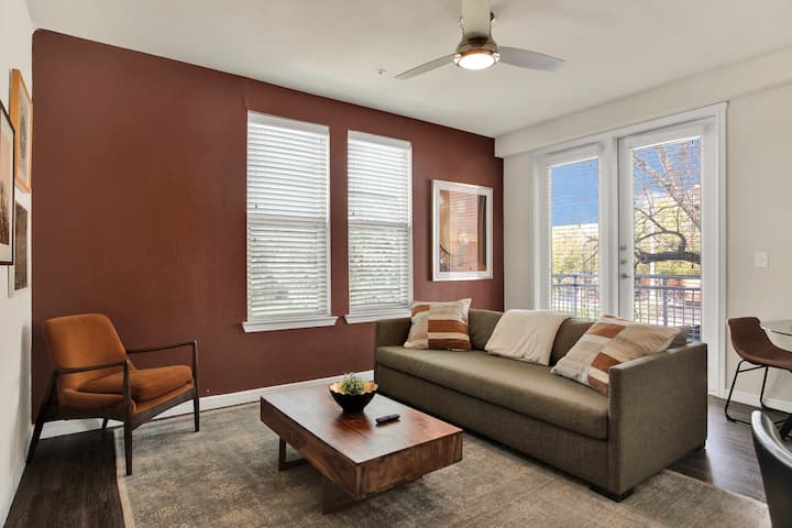 Corner Suite W/ Free Parking • Pool/gym •Riverwalk - San Antonio, TX