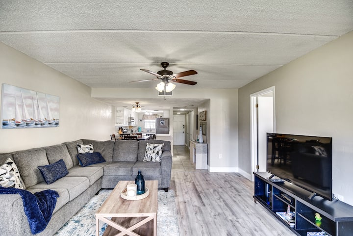 Daytona Condo W/ Community Pool, Walk To Beach! - Port Orange