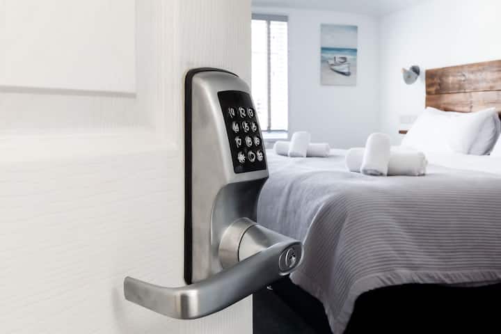 The Nook - Room 3 - Deluxe Super King Room - St Ives