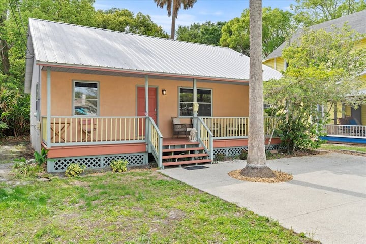 Lincolnville - Family Cottage Near Historic Sites - St. Augustine, FL