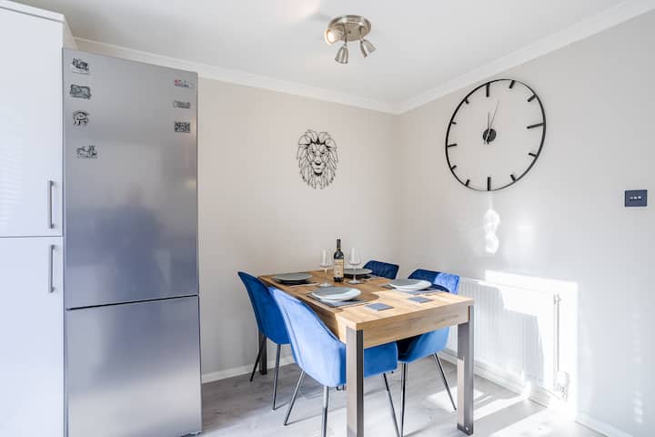 Stunning Modern House In Coventry - Coventry