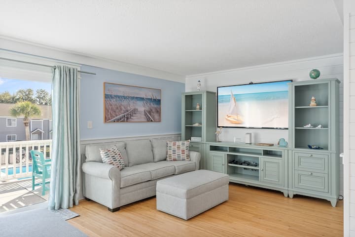 Short Walk To Beach With In Season Beach Service - Destin, FL