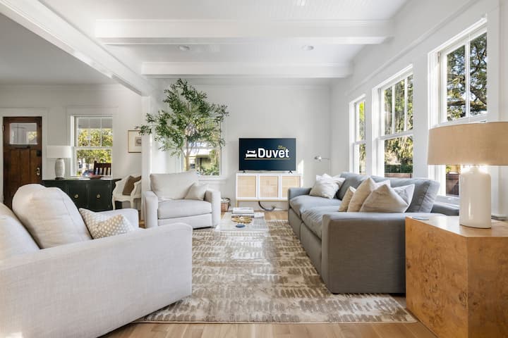 Chateau Edwards: Newly Renovated Near Park Circle - Charleston, SC