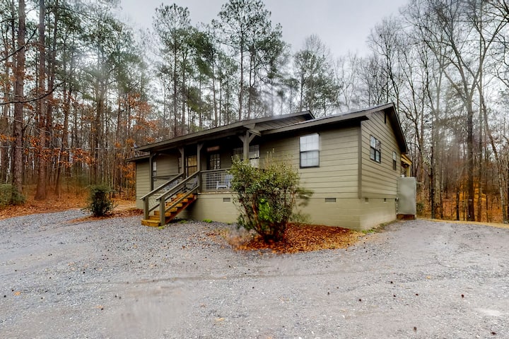 Dogs Welcome! 'Big Oak Hideaway' Near Lake Martin - Lake Martin, AL