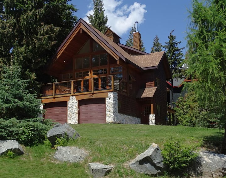 Big Red Lodge - Rossland