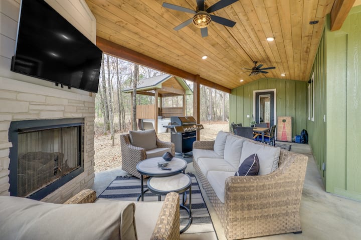 Chic Forest Hideaway In Broken Bow W/ Hot Tub - Broken Bow, OK