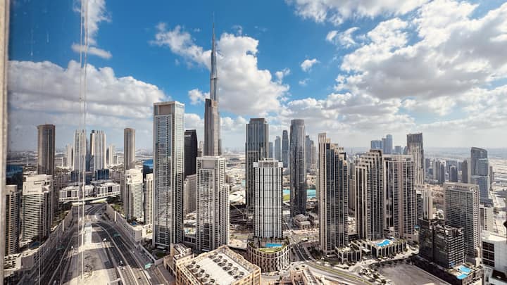 The Iconic View – Exclusive Apartment With Skypool - Dubai